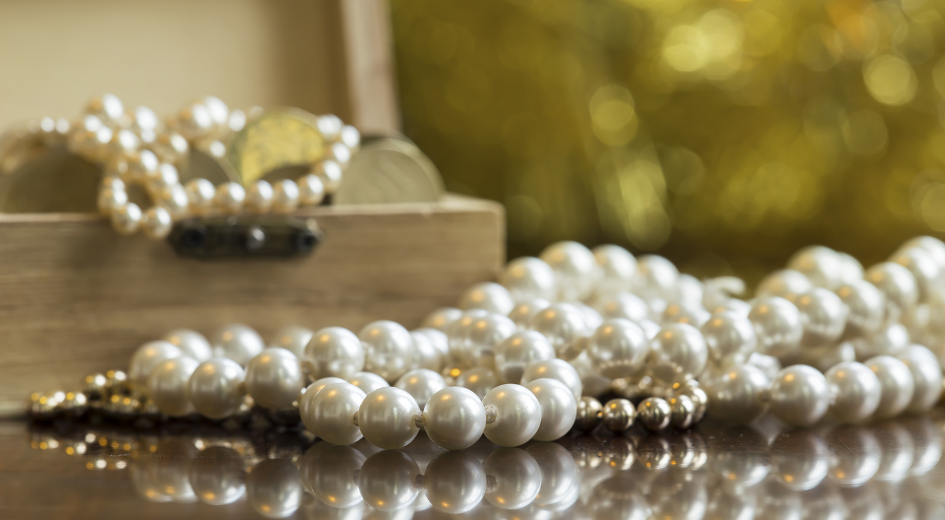 Timeless Fashion: Chanel Pearls