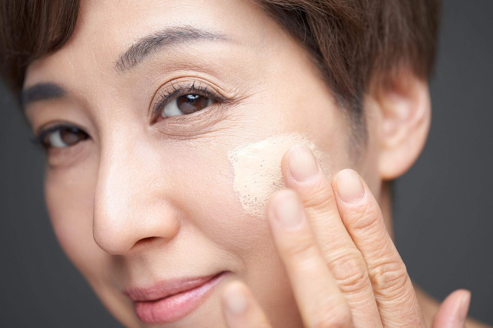 The Best Way to Apply Foundation - Prime Women | An Online Magazine